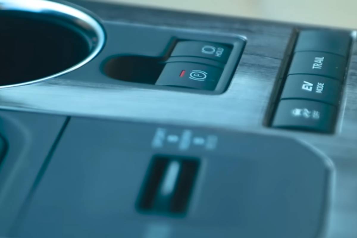 StriveME - مؤشر لافت وأنت تنظر للشاشة.. أبرز ما أعجبنا في تويوتا هايلاندر 2023